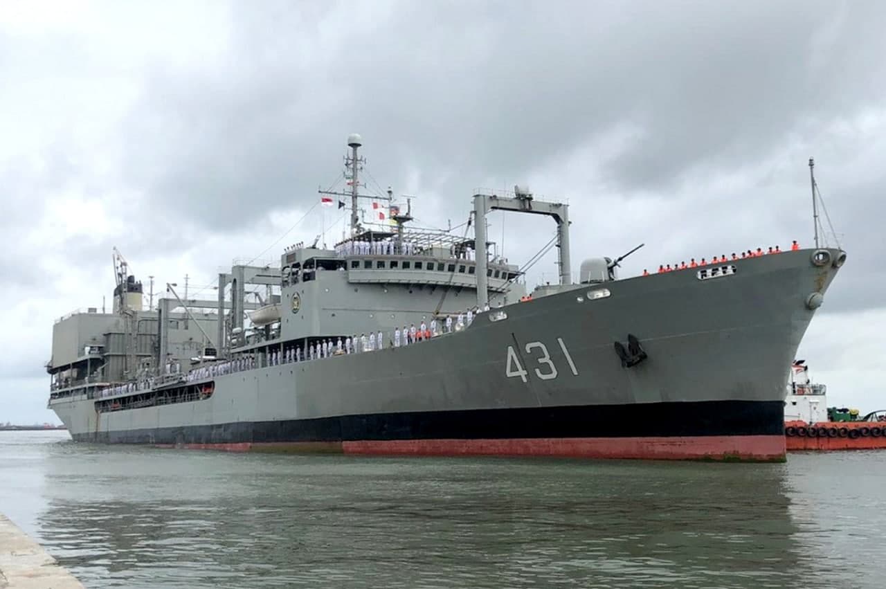 [UPDATE] Iranian Navy supply Ship KHARG 431 caught fire on the coast of ...