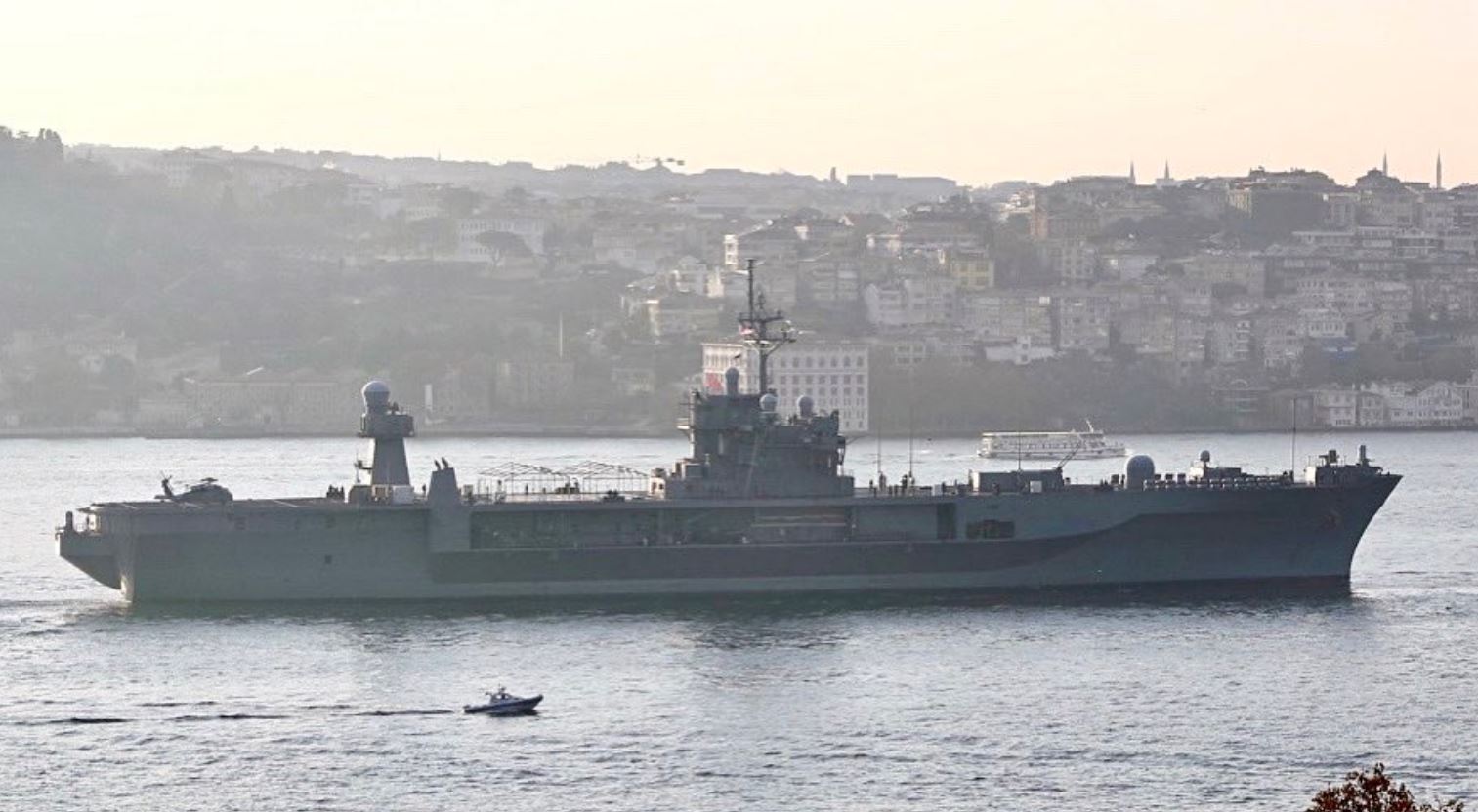 BREAKING: The U.S. Sixth Fleet Flagship USS Mount Whitney Transits The ...