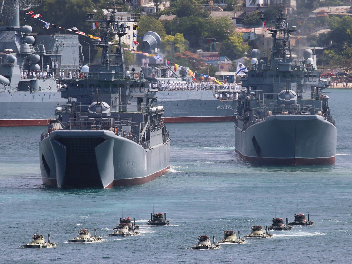 Russian Navy’s Amphibious Assault Ships Transiting Black Sea Straits ...